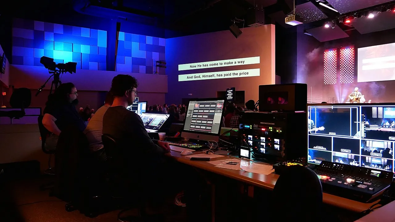 Why Small and Medium sized Churches Benefit the Most from Cloud of Worship